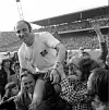 Ein Jahr nach seinem Tod: Wie Uwe Seeler heute Teil der HSV-Kabine ist ...