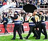 Hitler-Gruß, Becherwürfe und Banner-Zoff: St. Pauli zeigt klare Kante ...